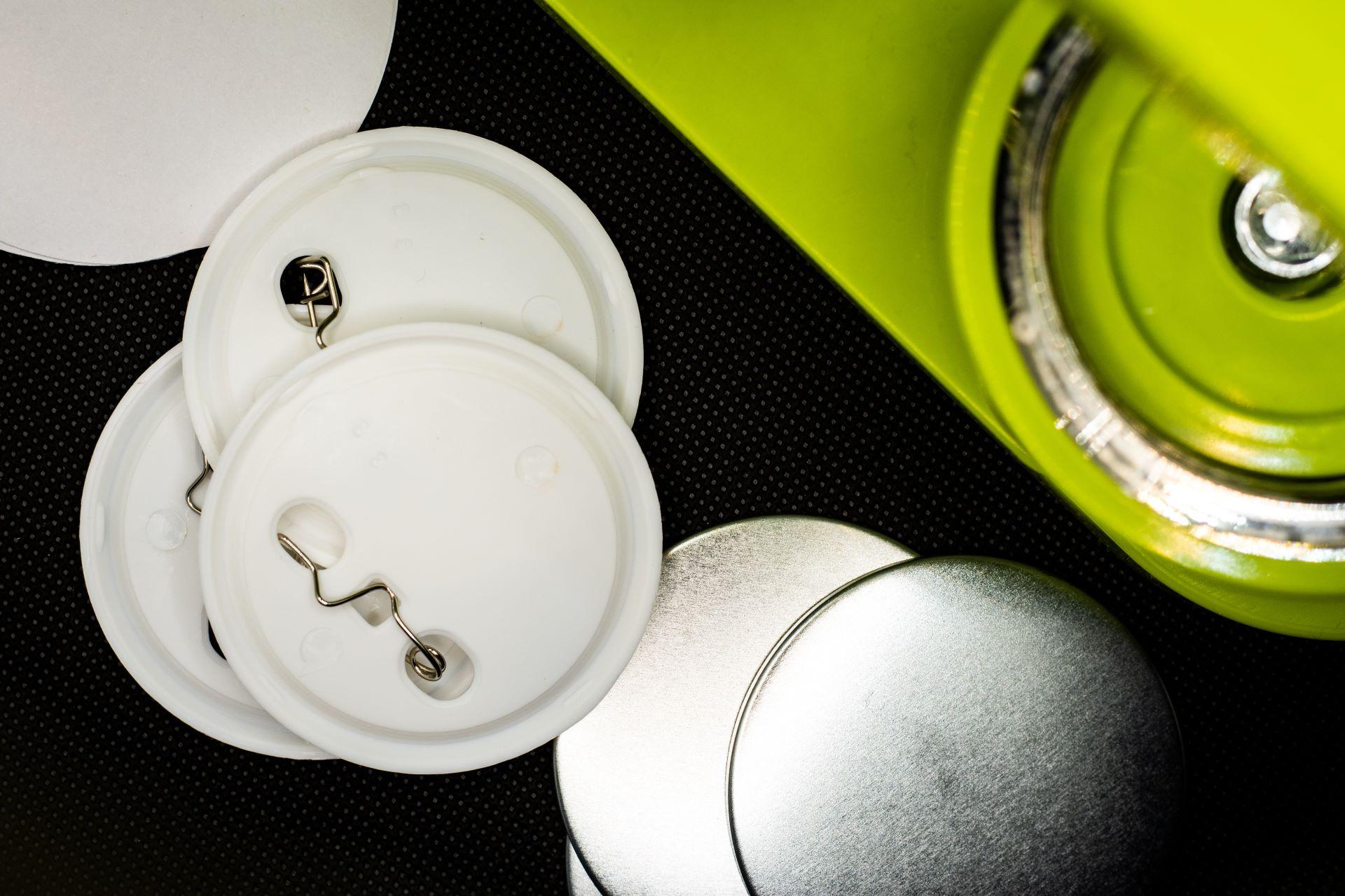 Von der Idee zum Button: Praktische Tipps für DIY-Designer - Technik ...